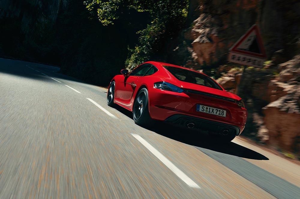 StriveME - بورشه ‎‎718 GTS ‎4.0‎ الجديدتان: تجربة قيادة ممتعة لجميع الحواس